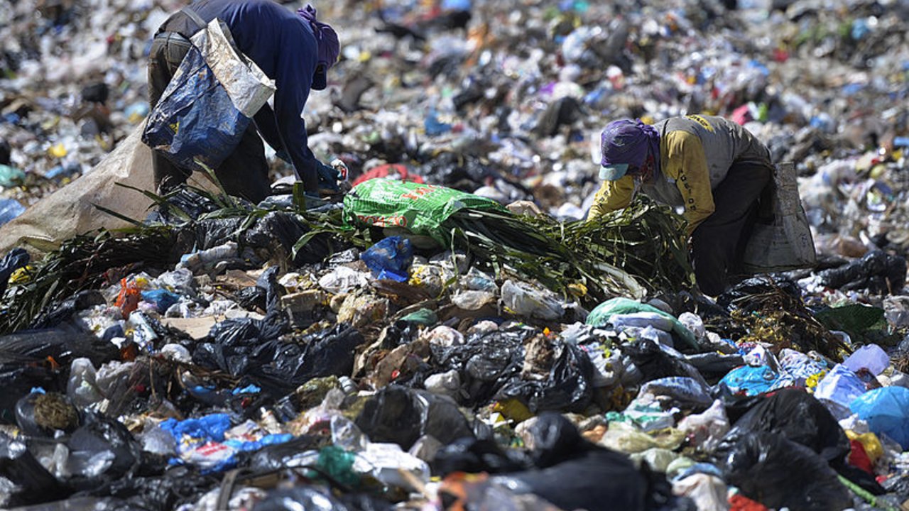 Can I pay with trash? Recycling credits: The new Brazilian strategy to ...